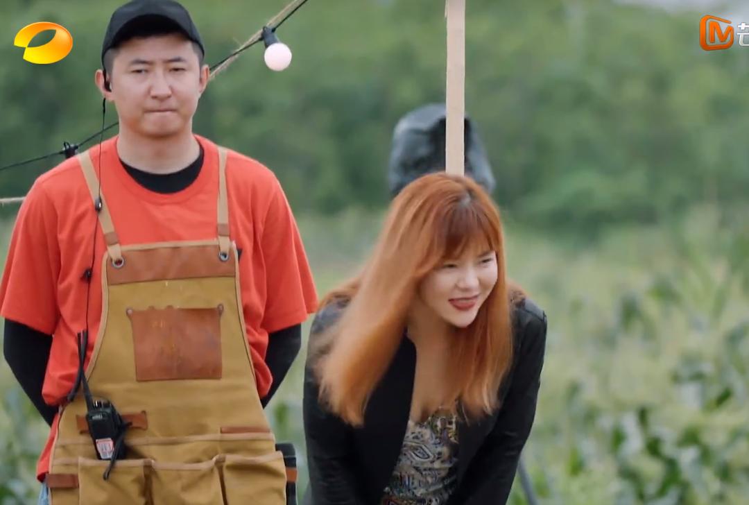 Playing wrong in front of Lu Siqing doesn't show her timidity, and she didn't shake hands with ...