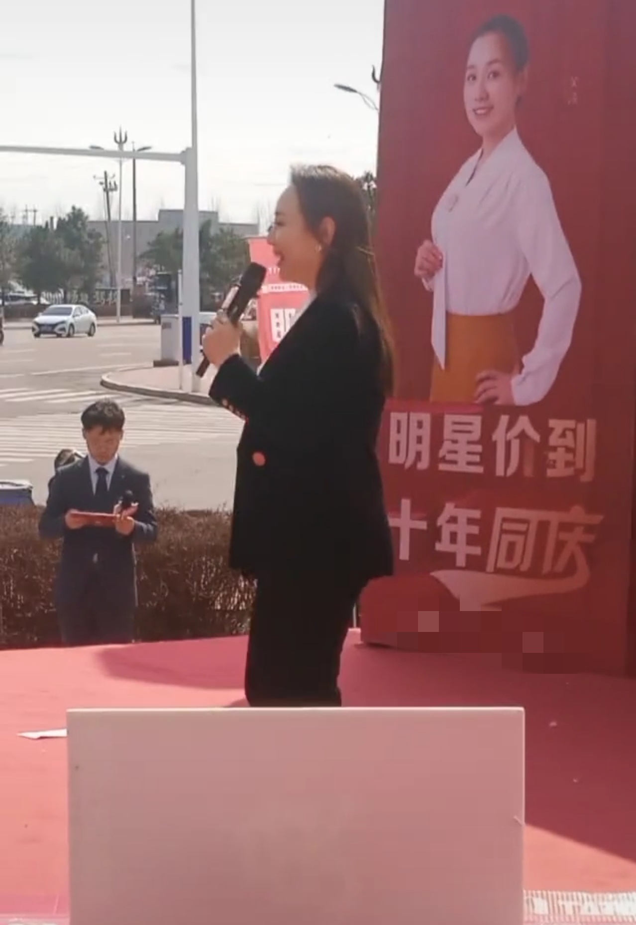 "I Love My Home" Guan Ling walks into the commercial performance, the ...
