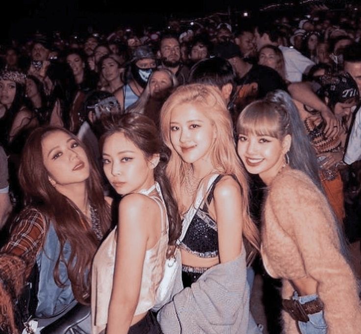 Photo of BLACKPINK's parents exposed: Jennie looks most like a mother ...