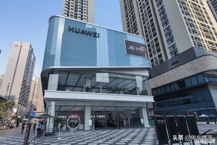 Let's go and see!Huawei flagship store can actually buy a car - iNEWS