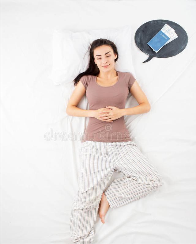 Although women's “leg splitting” before going to bed is not elegant, it ...