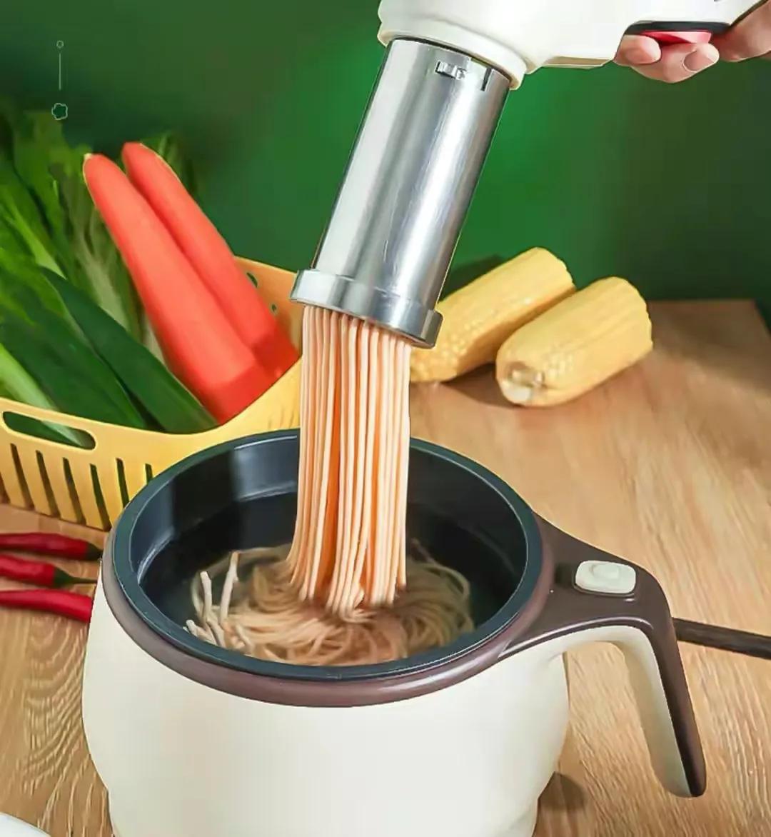 Hand-made noodles are outdated!As soon as the new "noodle machine" came ...