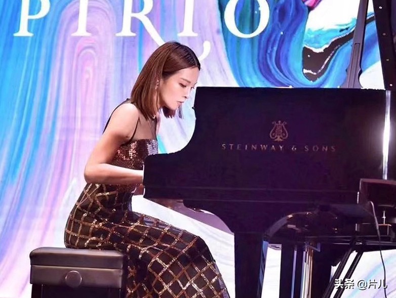 Beautiful pianists are not willing to be blocked by hidden rules? Li ...