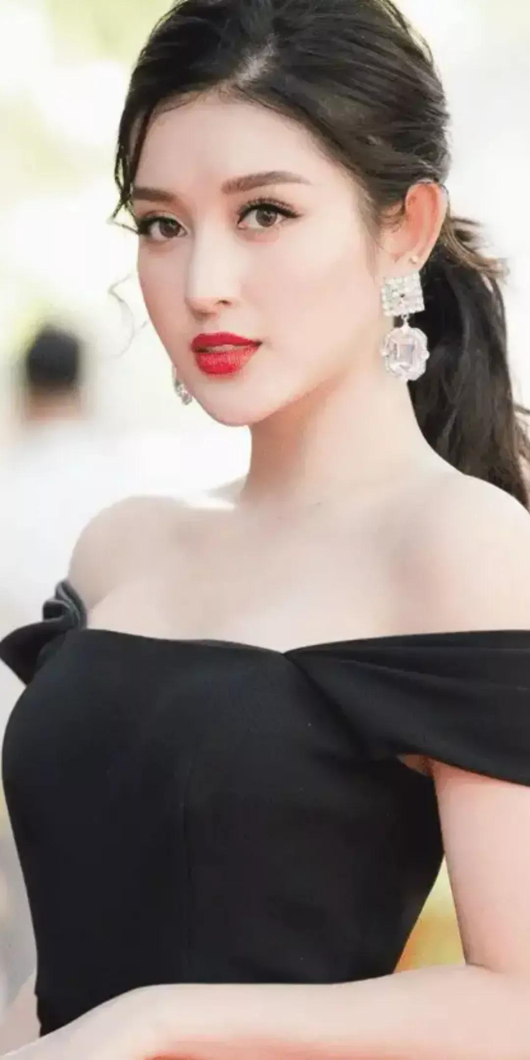 Vietnamese beauty model Nguyen Xuan Mei - iNEWS
