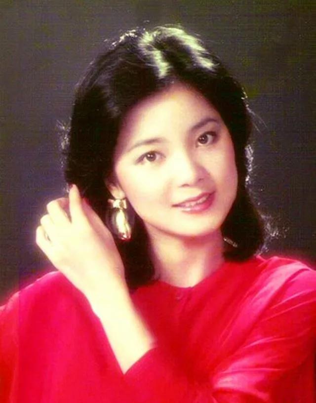 Queen of Sweet Song: Teresa Teng: You ask me how deeply I love you, the ...