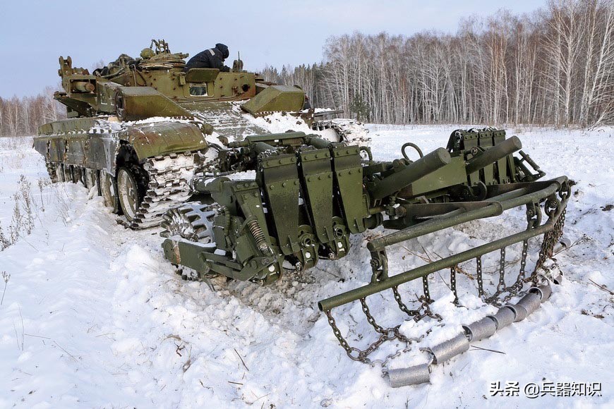 Russian BMR-3M armored mine-clearing vehicle - iNEWS
