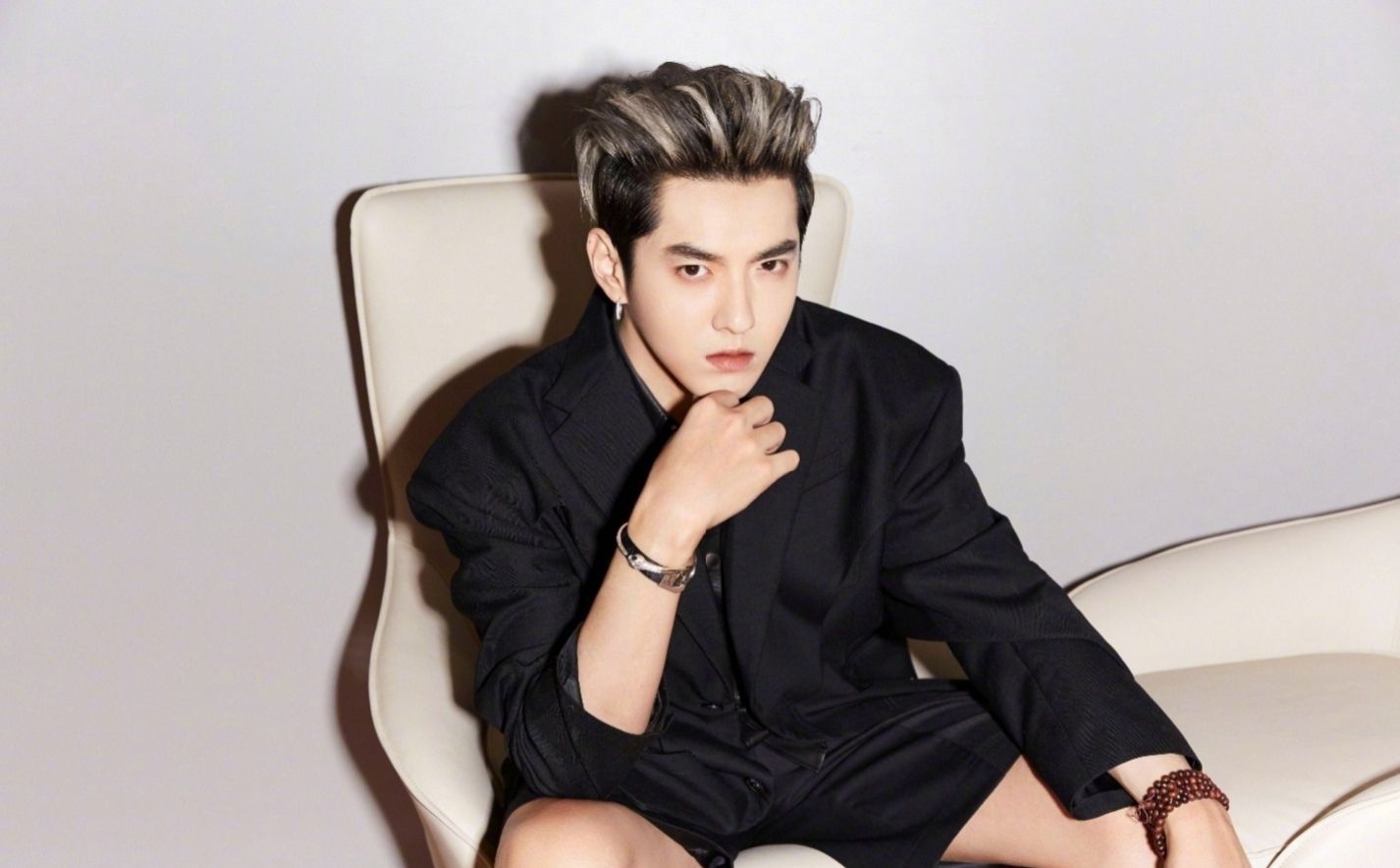 Zhang Dansan, who escaped from Wu Yifan's "devil's claws", is becoming ...