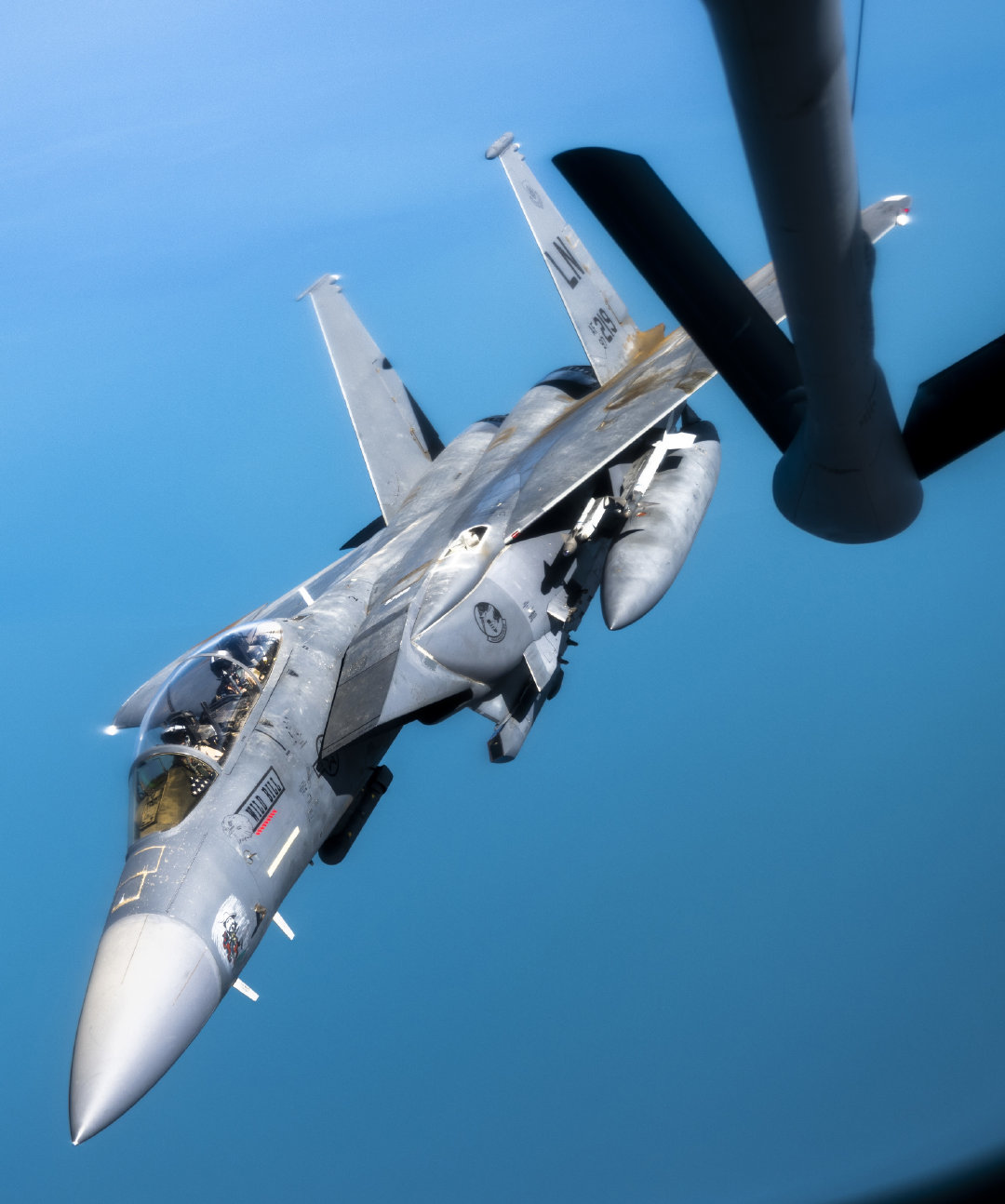 Is the erosion of sand and dust so severe?U.S. F-15E fighter jets are ...