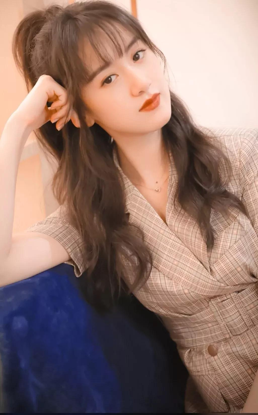 The most beautiful Yuan Bingyan loves Doujin and protects Yuan Bingyan ...