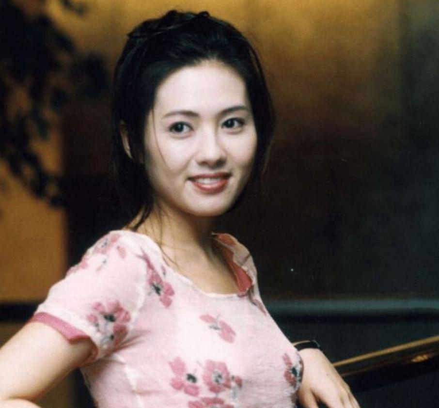 Yang Baoling: The first marriage was discredited by sexual intercourse ...