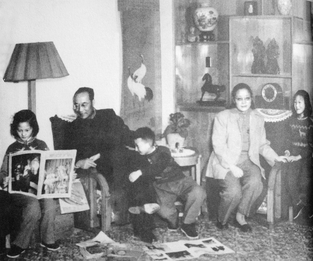 In 1949, when Li Kenong visited Han Liancheng, he saw his wife Wang ...