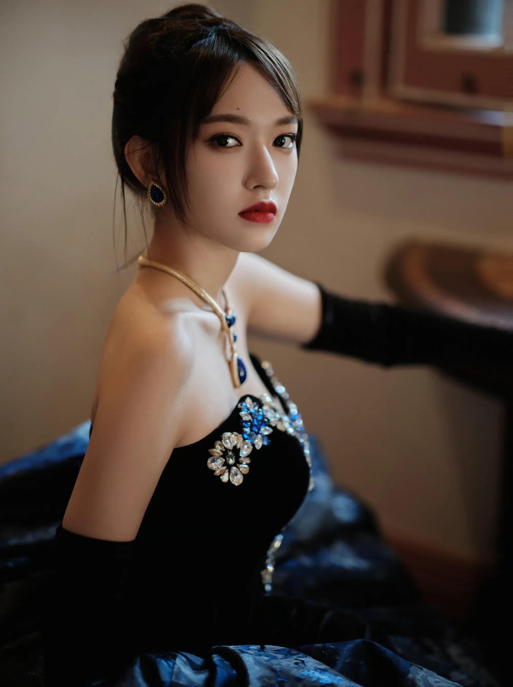 Cheng Xiao, the palace tutu, the elegant little princess?? - iNEWS