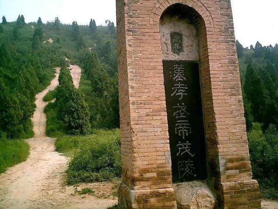 The mausoleum of Emperor Han Wu is in Xingping City. You Maoling wants ...