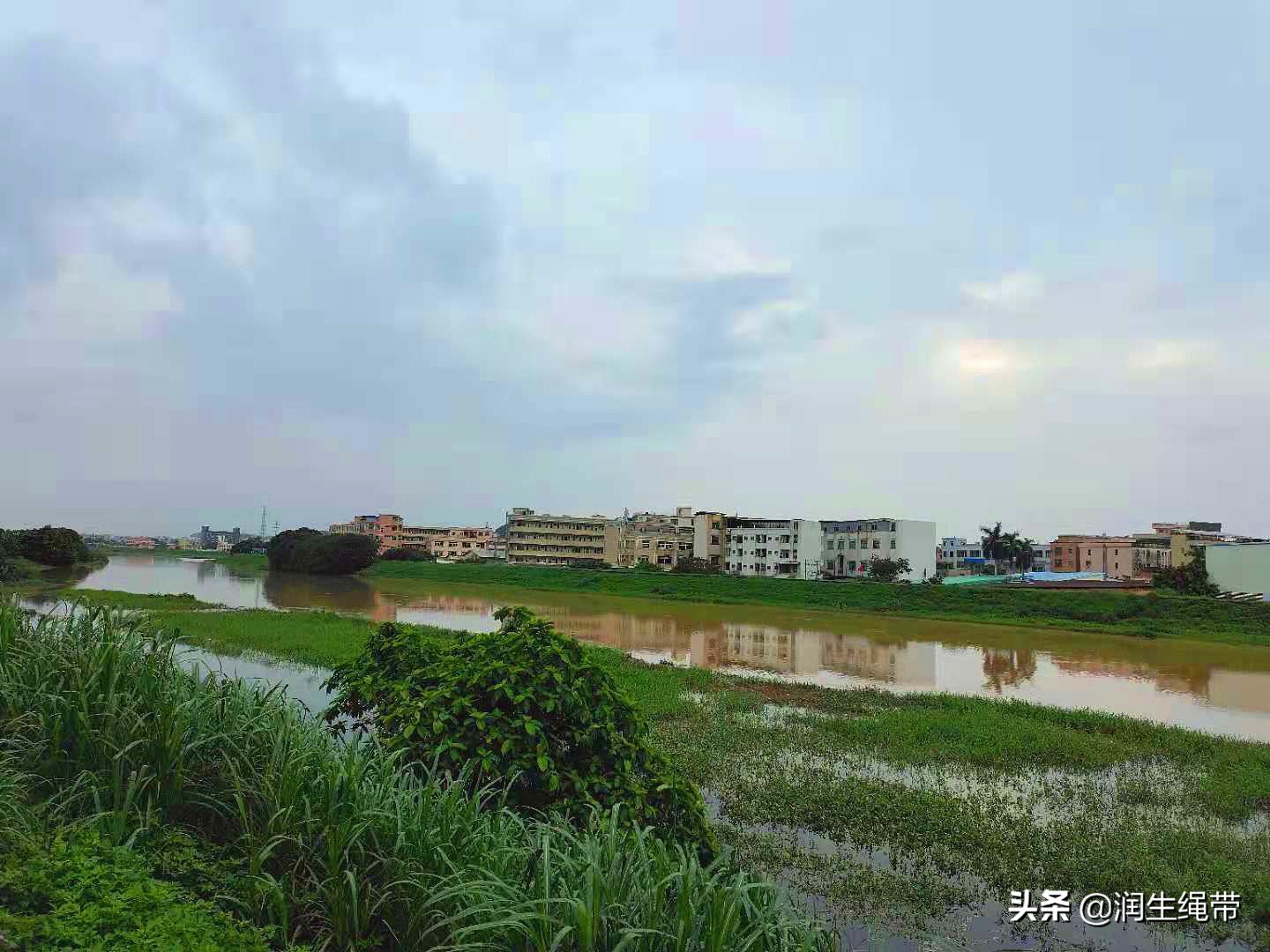 Essays on Getting Up Early (2) - iMedia