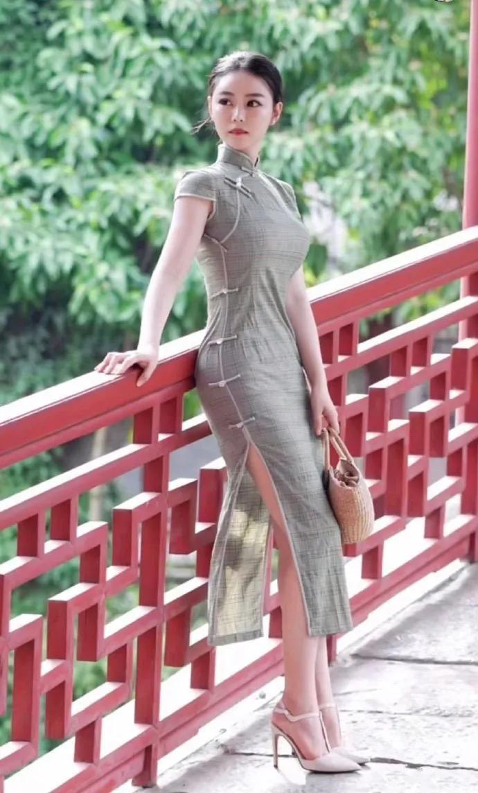 Plain cheongsam, how beautiful is it? - iNEWS