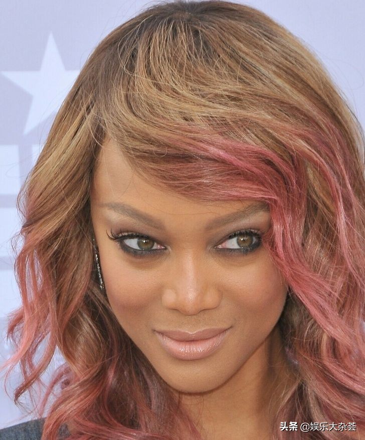 Group photos prove that celebrities are not as perfect as on social ...