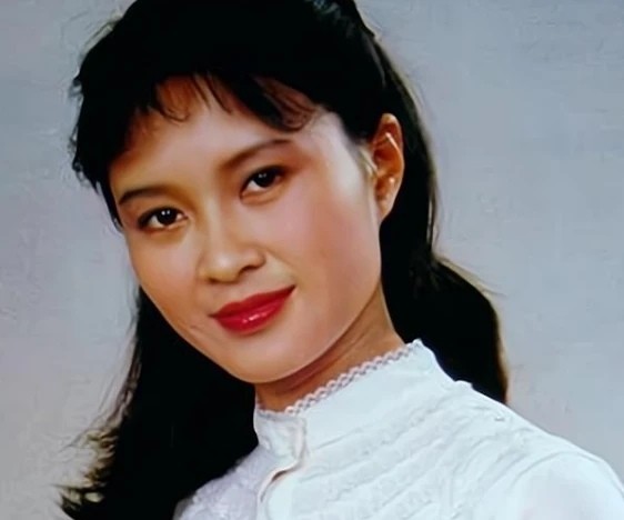 When Fang Shu was a smash hit when he was young, he suffered two unfortunate marriages and lived ...