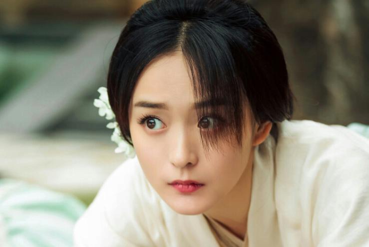 She is known as "Xiao Zhou Xun", she broadcasts 6 dramas a year at her ...
