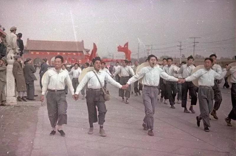 Precious memories: color images of the founding ceremony at the ...