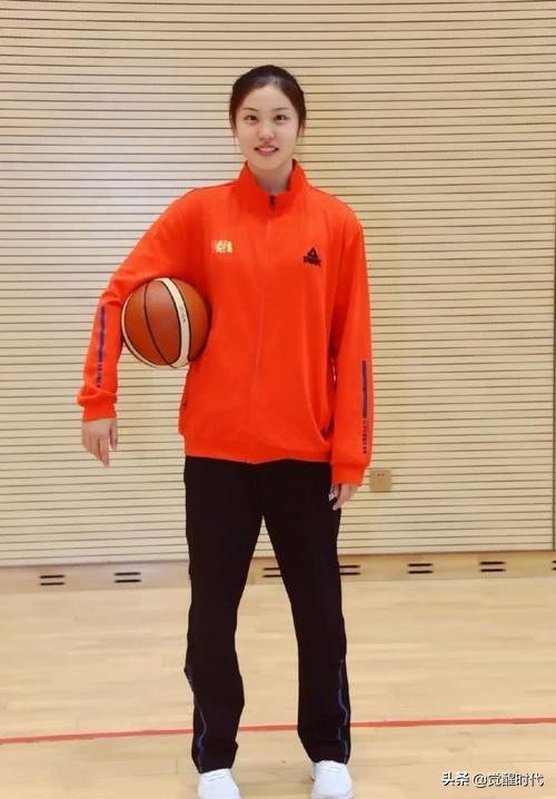 Women's Basketball "Rising Stars" striker Zhang Ru - iMedia