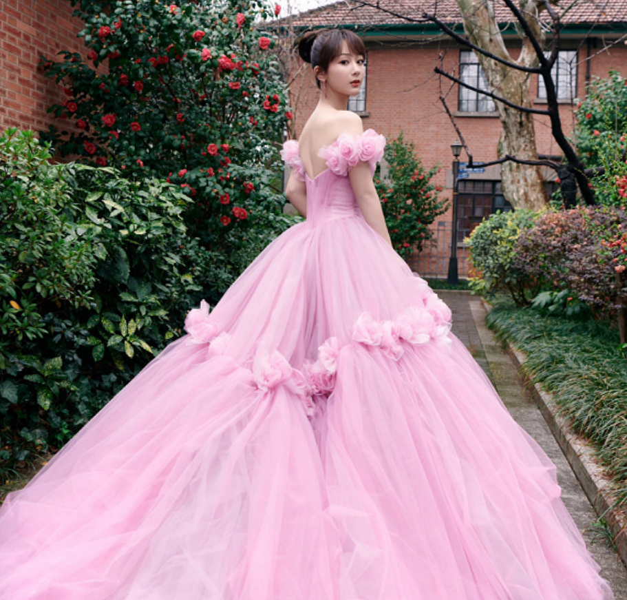 Yang Zimei has a new height: the appearance under the active camera can ...
