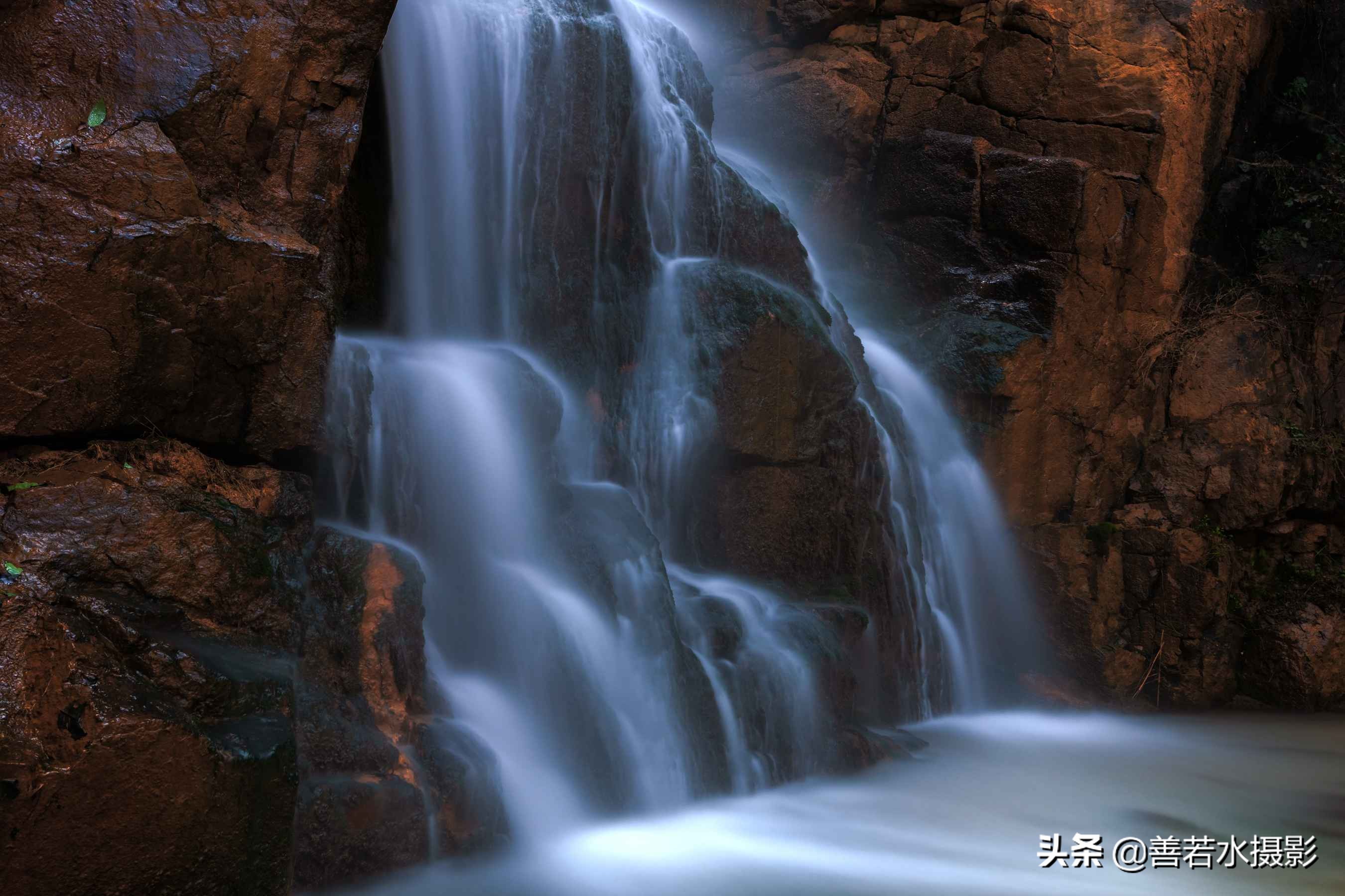 Five acres of poetic waterfall in Longxiang - iNEWS