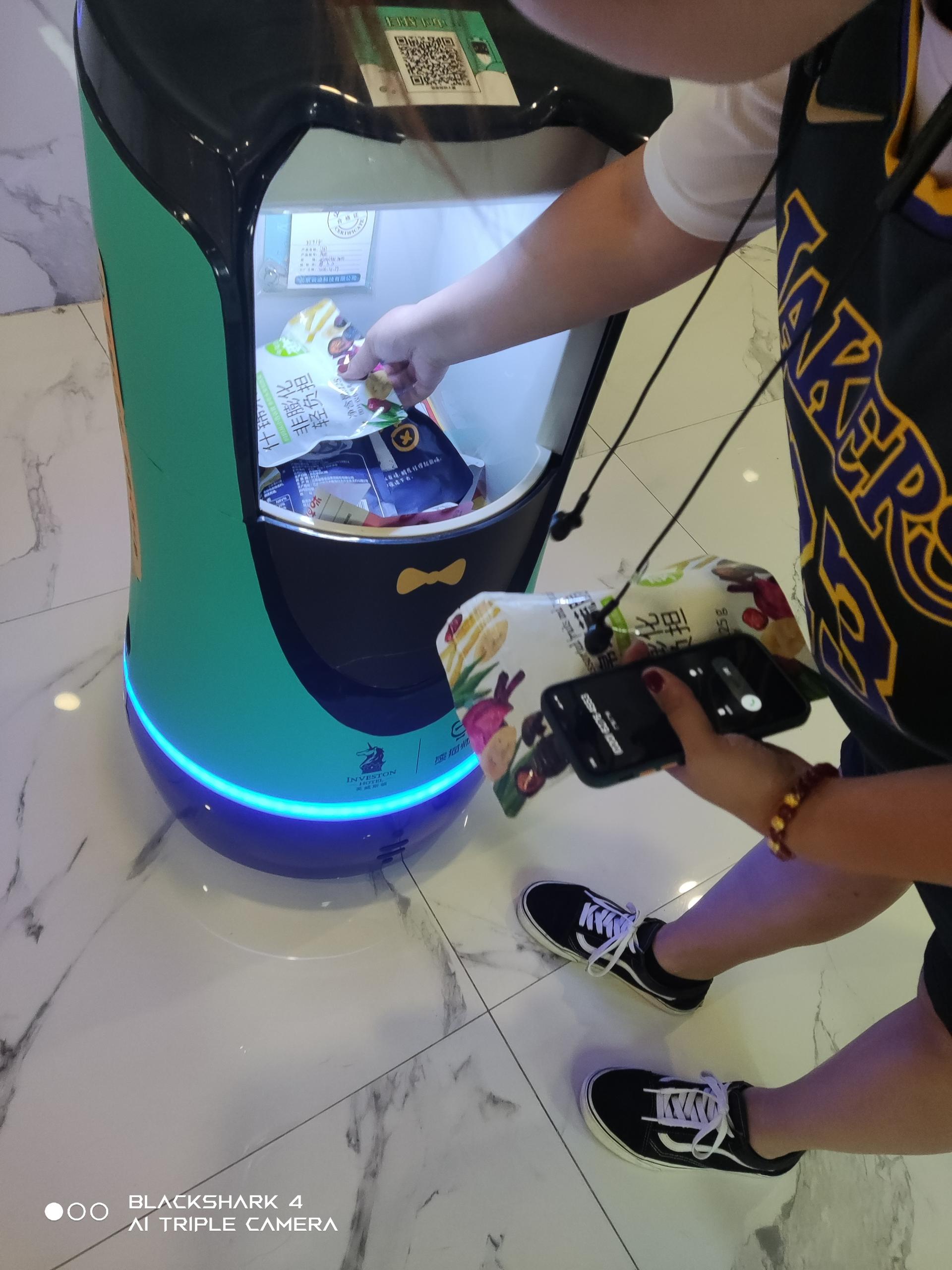 Panda master robot afternoon tea running errands service, you deserve ...