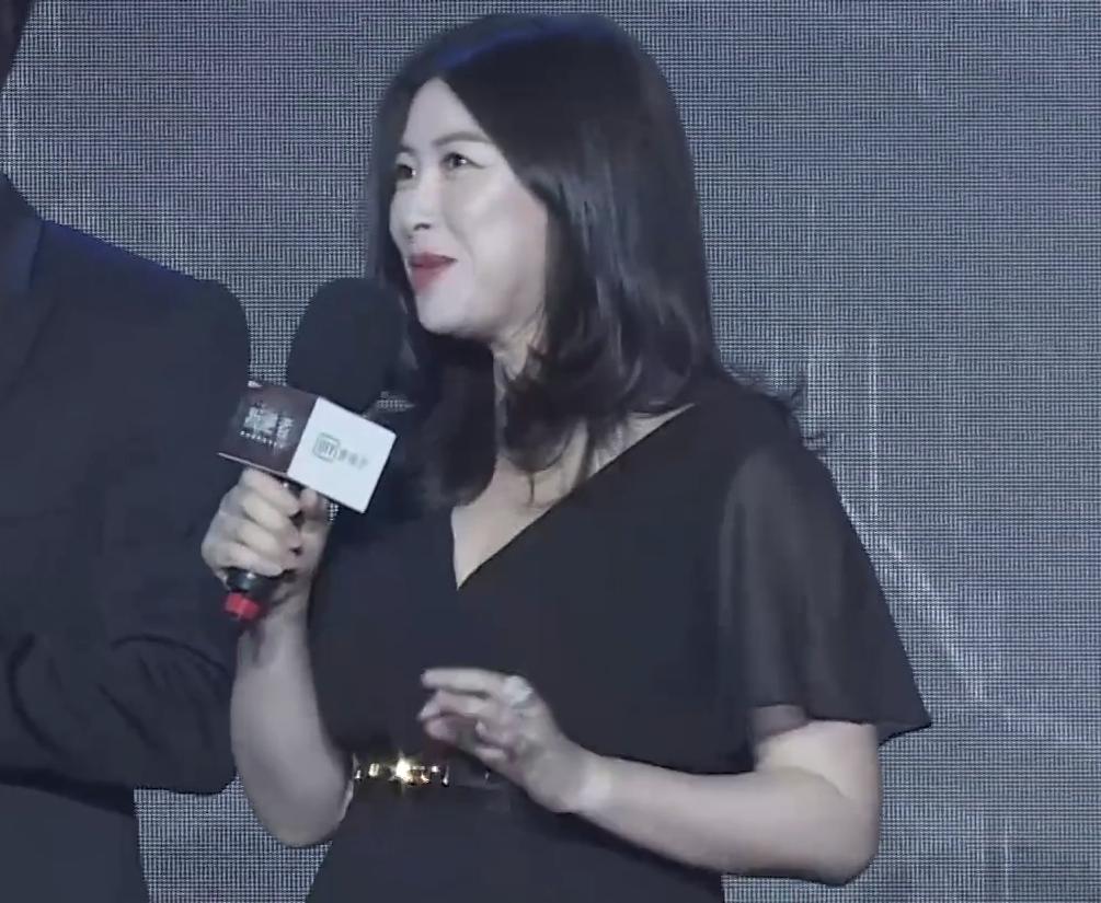 Zhu Zhu was pregnant at the press conference, her face still looks like ...