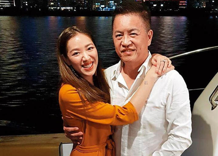 Liu Yixin was pregnant and took a photo with her 60-year-old rich ...