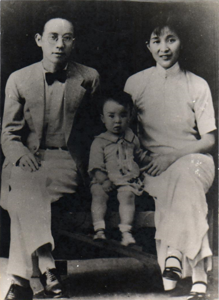 Feng Xinyu: Life in Six Photos - iNEWS