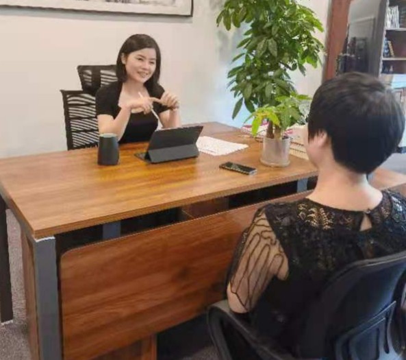Wuhan Chen Meijun: A strong woman who dared to rush and trespass - iNEWS