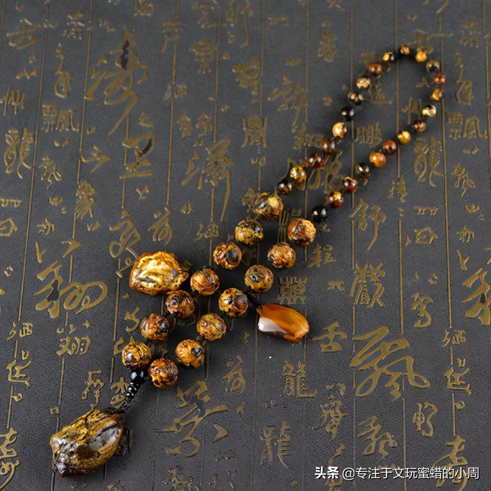 The world amber looks at the Baltic Sea, and the Chinese amber looks at ...