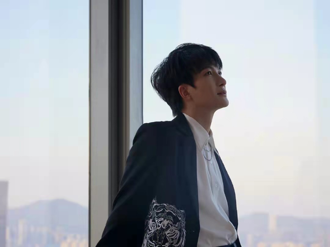 Meet for six years and witness growth!The most popular male singer Zhou ...