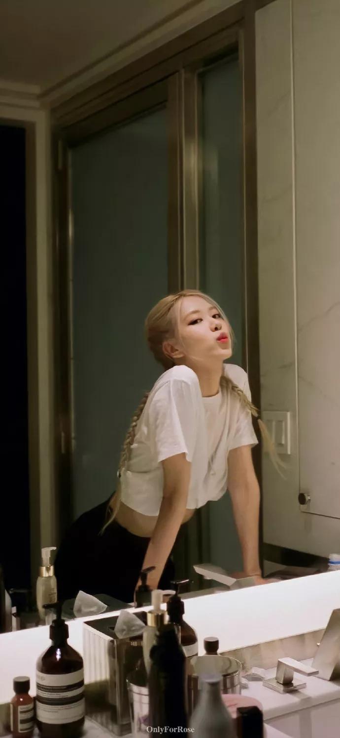 Park Chae Young is really beautiful, black and white is very sexy - iNEWS