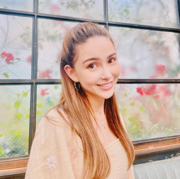 Super sweet!Jay Chou took pictures of Ling Ling to celebrate her ...