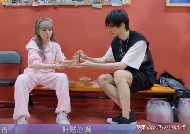 Behind Zhou Yangqing and Chen Ruifeng Gao Tian, the two of them had ...