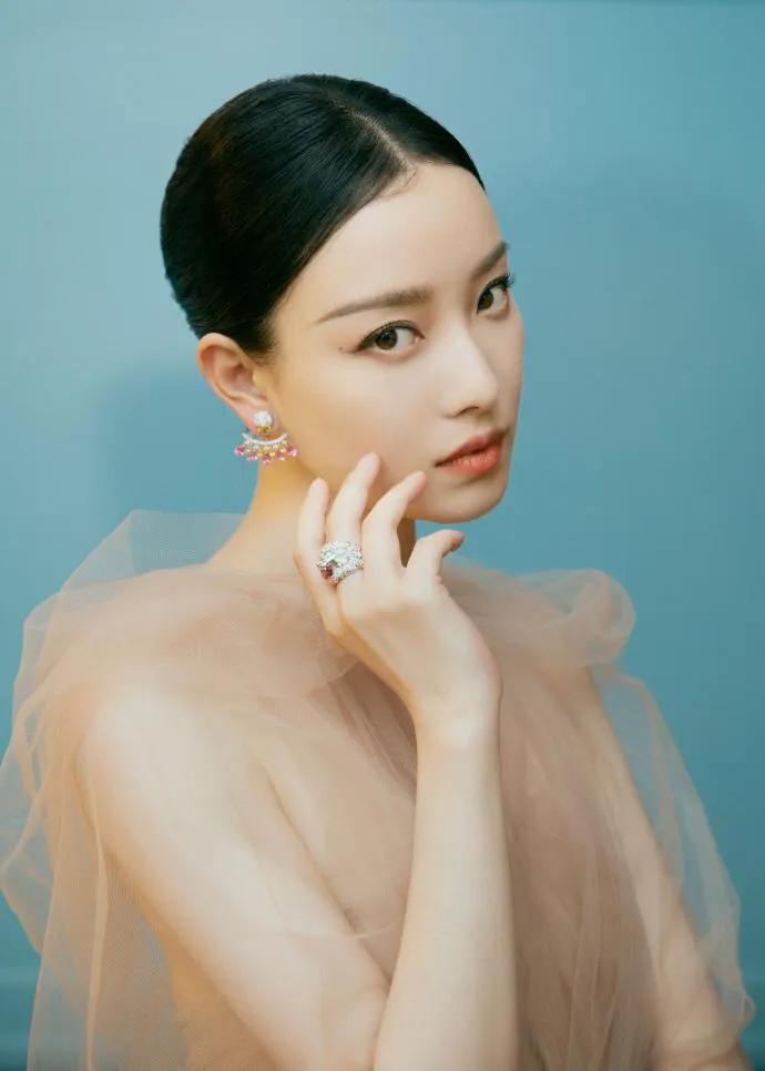 Beautiful girl Ni Ni - iNEWS