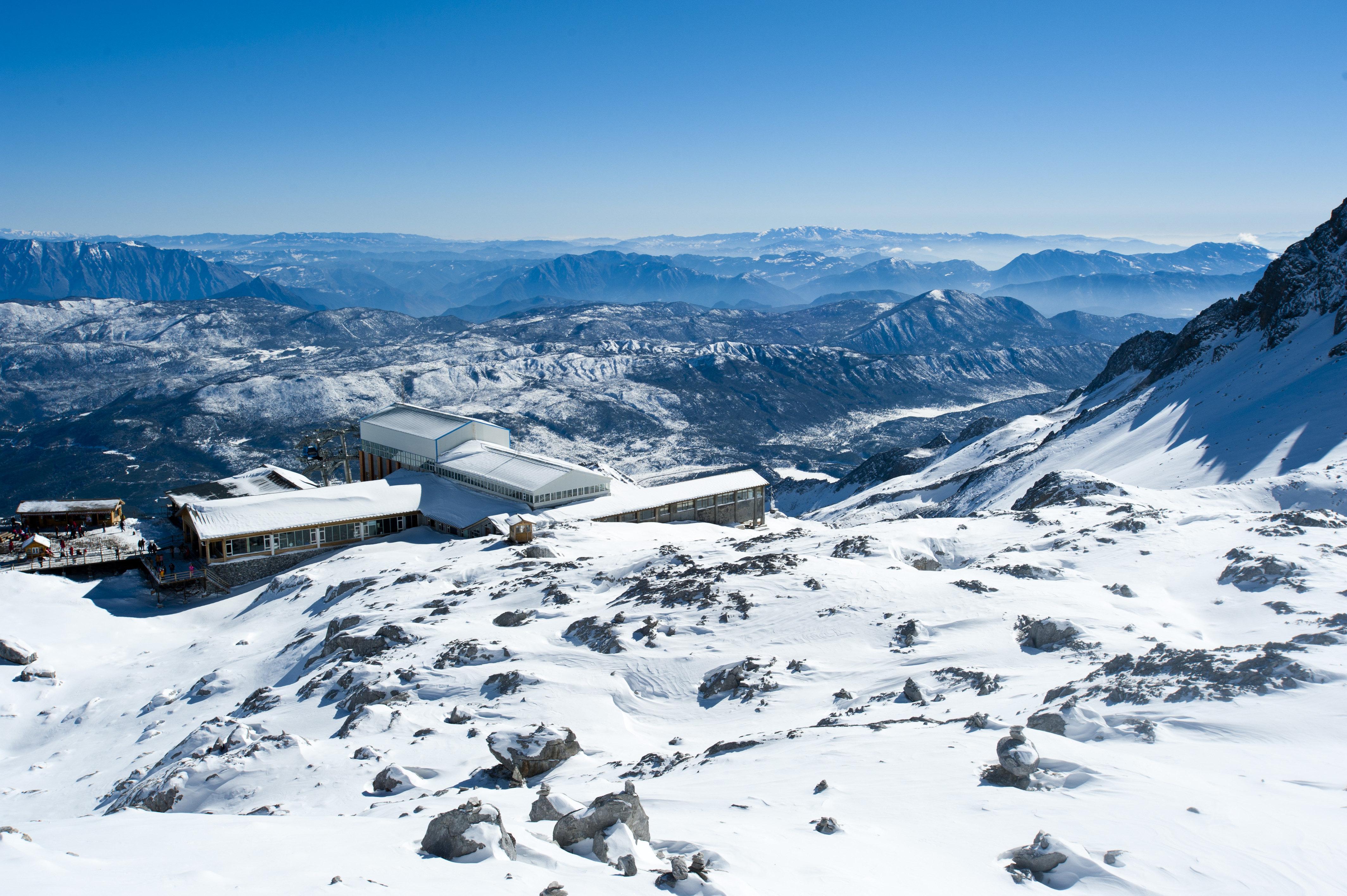 What is the altitude of Lijiang Yulong Snow Mountain? - iNEWS