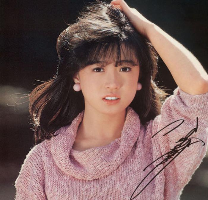 Akina Nakamori: A beautiful and sweet singer, she was heartbroken by a ...