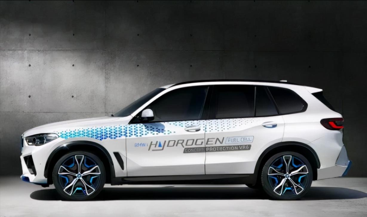 BMW's first internationally certified hydrogen-powered bulletproof ...