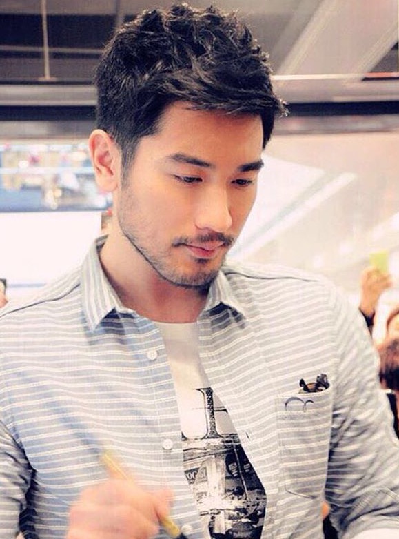 "Running Man 9" Wang Jiaer challenged the cliff swing, reminiscent of ...