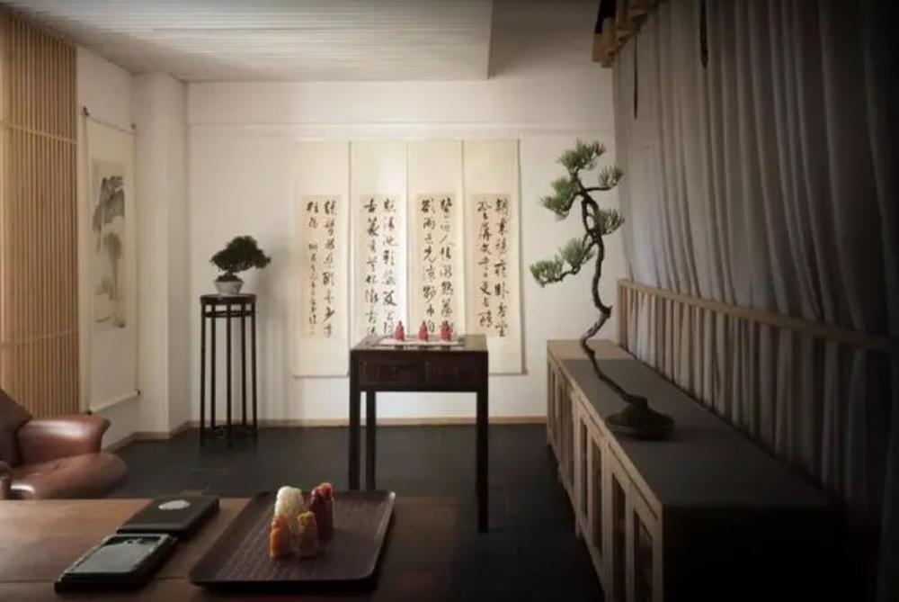 Calligraphy decoration in interior space, decorated with text - iMedia