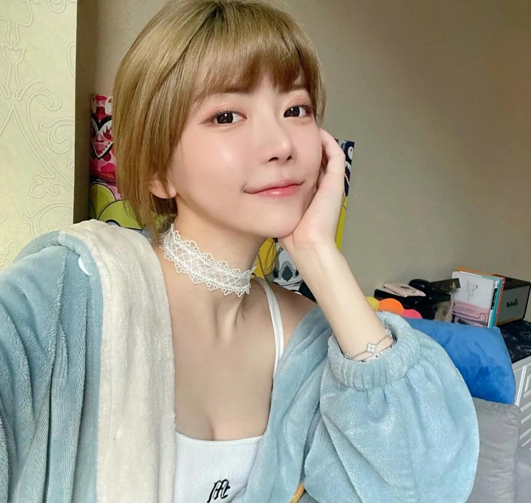 Sexy photos of Selina Zhou - iNEWS