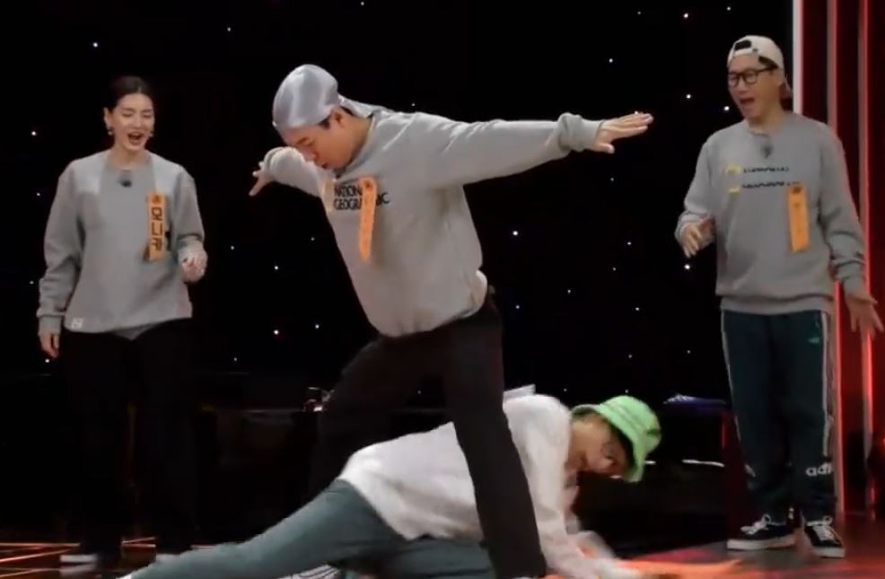 This is another issue of "running man". To set off the guests, the ...