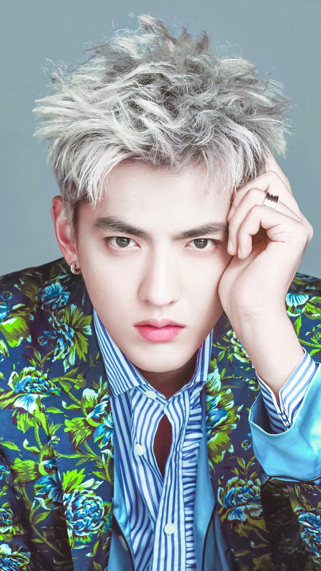 Popular Male Celebrities Who Is More Handsome In A Single Round IMedia popular-male-celebrities-who-is-more-handsome-in-a-single-round-imedia