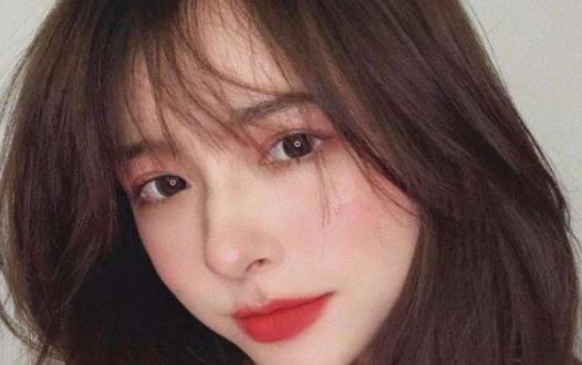 Hairstyle can change a person a lot. A narrow forehead will affect the ...