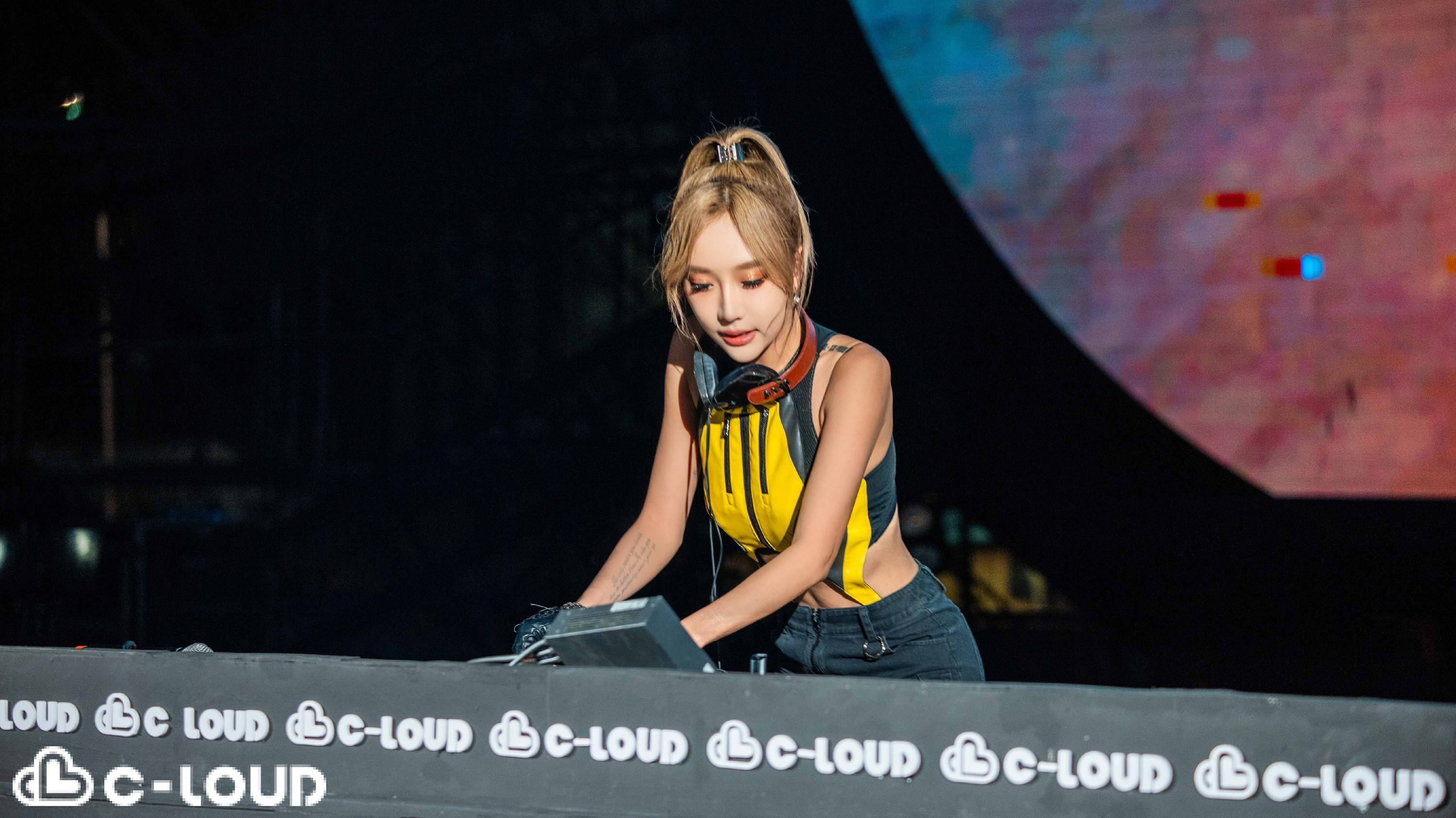 The world's top 100 DJ KAKA Li Yike appeared in the C-LOUD Music ...