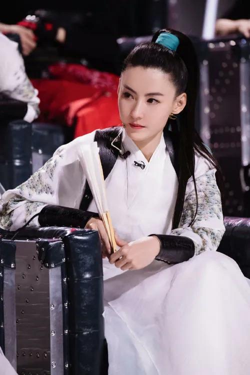 A netizen posted a Yanzhaomen photo, Cecilia Cheung: "This cookie is ...