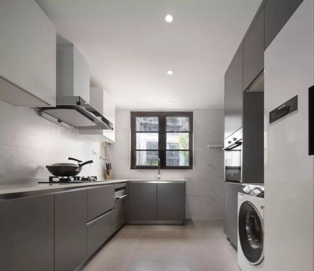 This 155-square-meter duplex residence has 5 large floor-to-ceiling ...