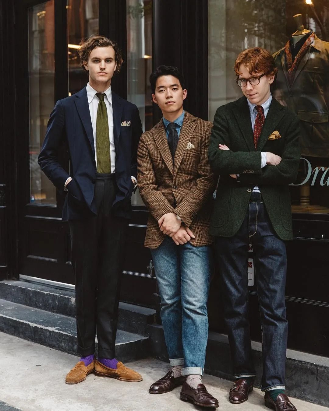 40-year-old greasy man, wear a suit, don't just wear a shirt and ...